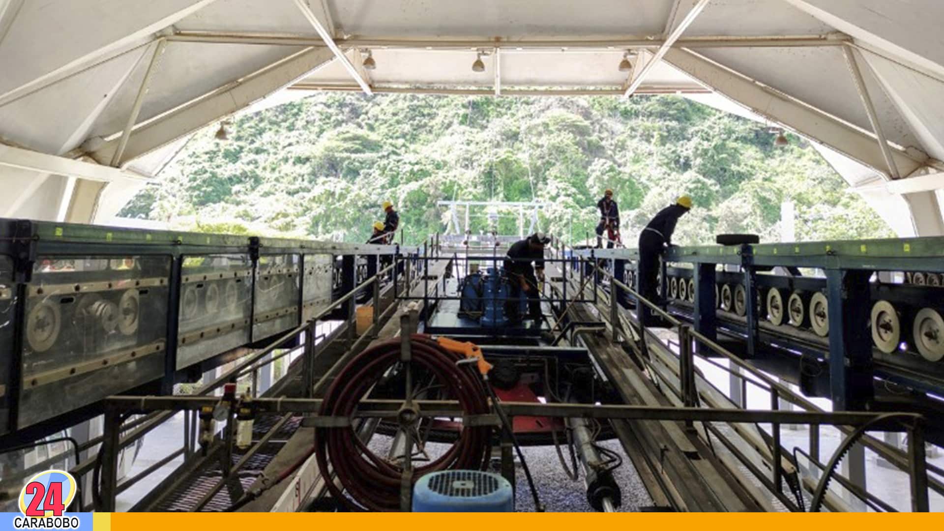 Instalan cable tractor del teleférico Warairarepano